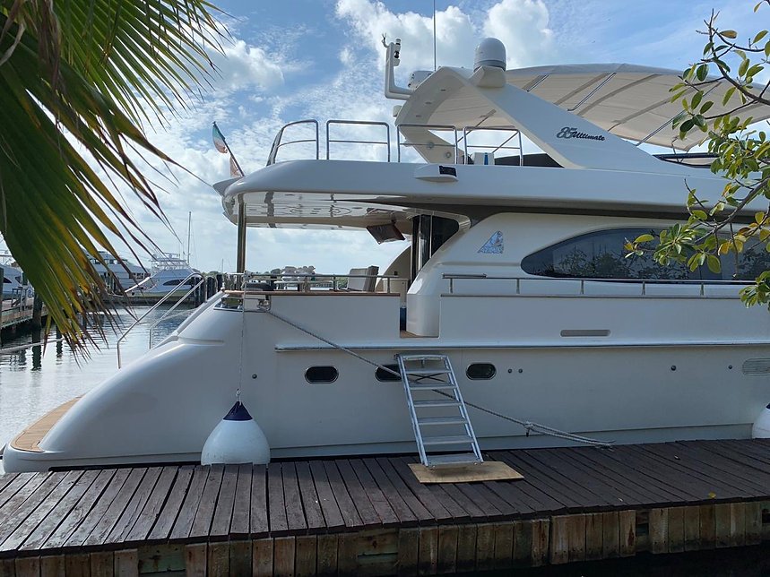 Azimut 85’ Flybridge Luxury Yacht - Tamy Tours